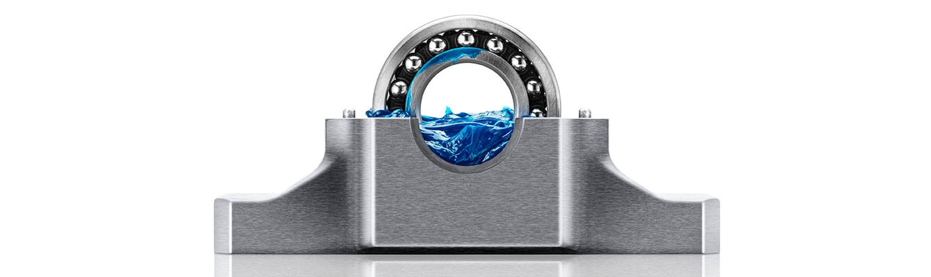 Mobil Polyrex EM grease extends bearing life | Mobil™