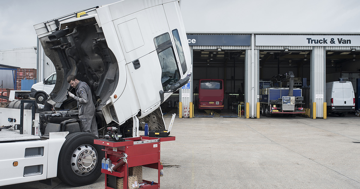 Bus and Truck FAQs and Tips | About Engine Oil | Mobil Delvac™ Australia